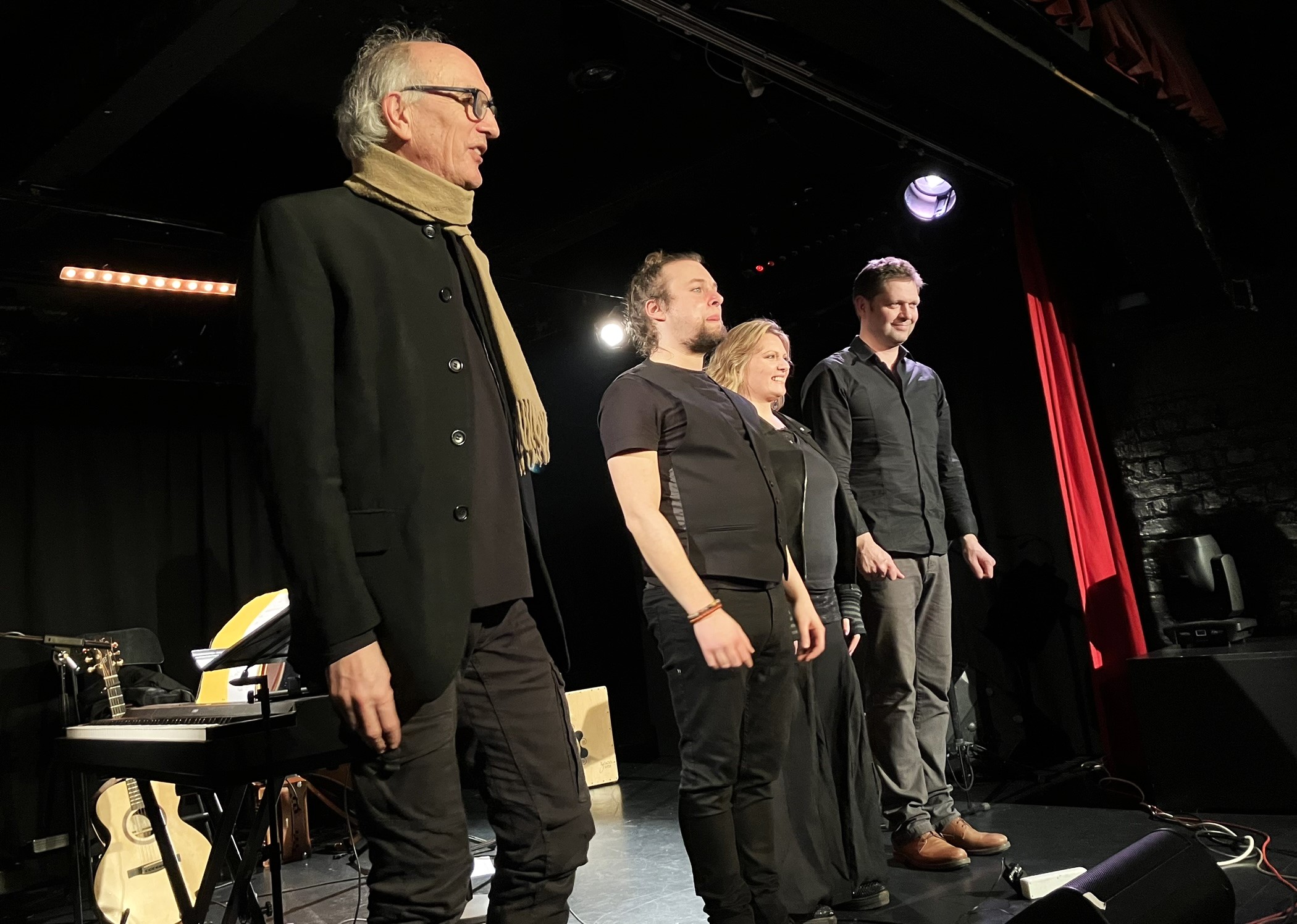 Barnabé , le chanteur « Solitaire Collectif » a conquis l’Os à Moelle, totalement sous le charme ...